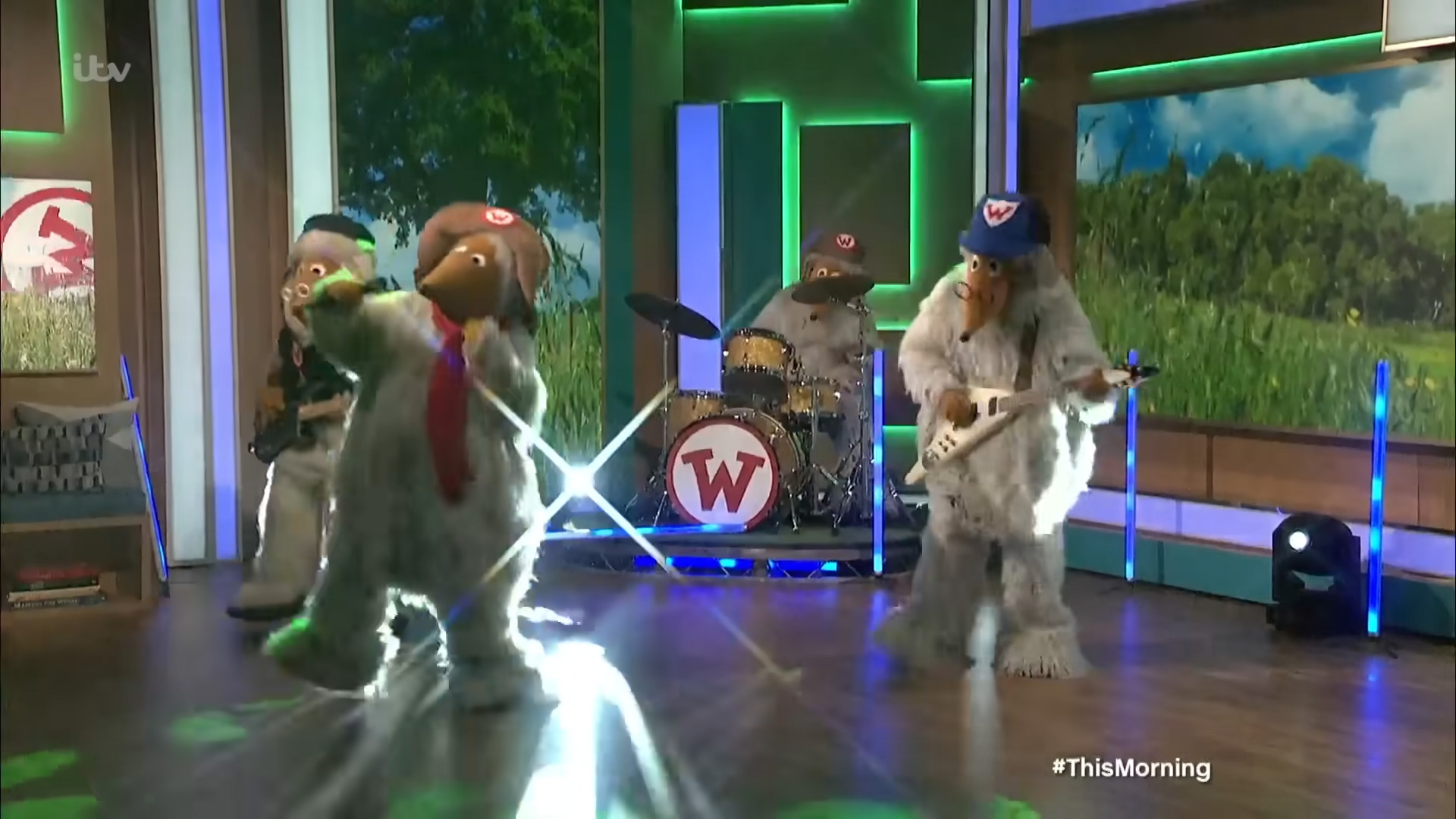 Mike Batt and The Wombles appear on This Morning – Tidy Bag
